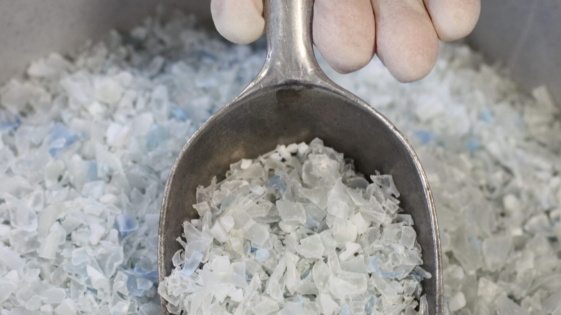 Veolia advances the Circular Economy: UK's first closed loop plastics ...